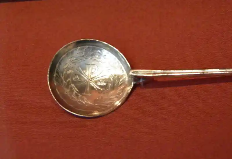 The Carthage Treasure: Inscribed spoon, chi-rho symbol